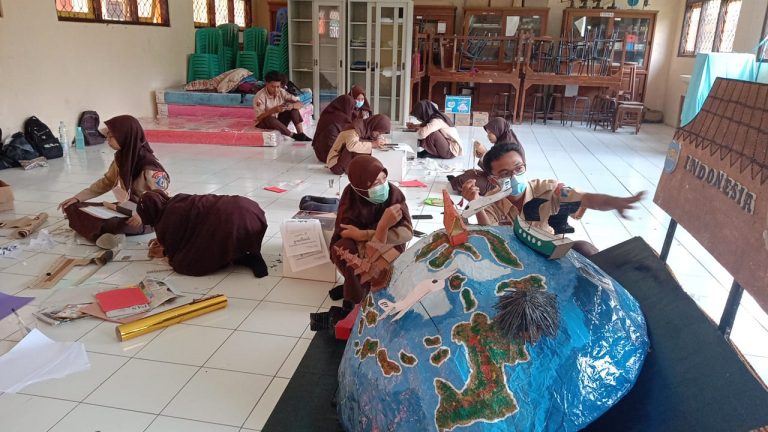 Tim Lomba Mading Literasi Keberagaman – SMAN Kerjo